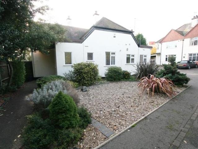 Leas Close, Chalkwell, Westcliff on Sea 3 bed bungalow to rent £1,995 pcm £460 pw