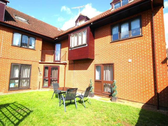 Leas Road, Guildford GU1, 1 bed flat to rent, £1,250 pcm | PrimeLocation