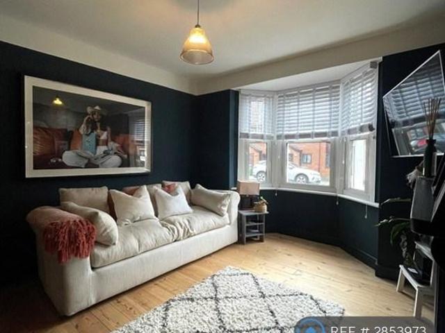 Leas Road, Guildford, GU1 2 bed semi detached house to rent £2,095 pcm £483 pw
