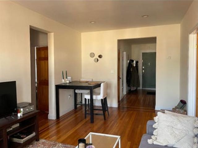 Lease Take over/ 3 bed apartment Astoria for Dec 1