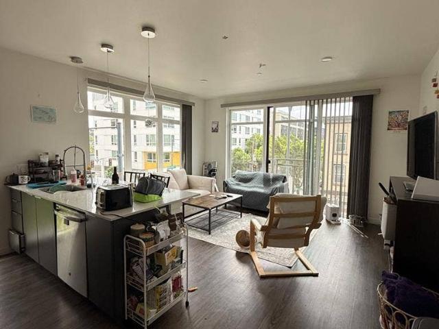 Lease takeover/Roommate needed!