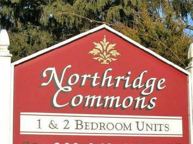 Lease Spacious 1+1. Approx 700 sf of Living Space!