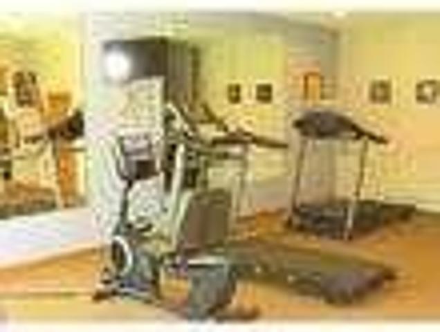 Lease Spacious 2+1. Approx 1,100 sf of Living Space!