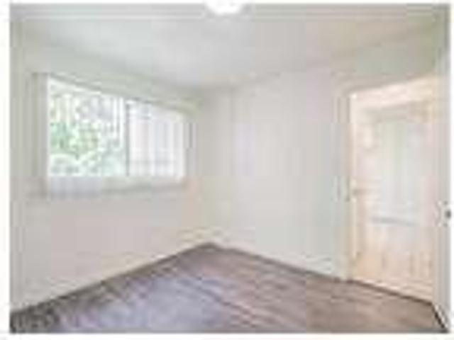 Lease Spacious 2+2. Approx 1,242 sf of Living Space. Pet OK!