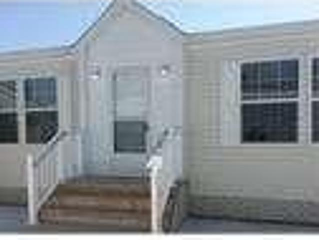 Lease Spacious 3+2. Approx 1,584 sf of Living Space. Parking Available!