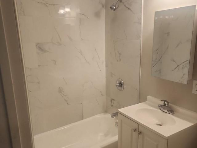 Leasing Special – 1 Month Free Rent at 38 Whitmore St in Hartford 4 Bedroom Apartment for Rent at 38 Whitmore St, Hartford, CT 06114 Barry Square
