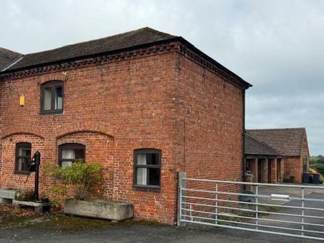 Leasowes Courtyard, Crudgington, 2 Bedroom Barn