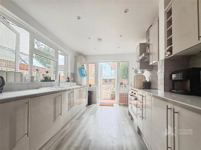 Lebanon Road, Croydon, CR0 3 bed terraced house to rent £2,250 pcm £519 pw