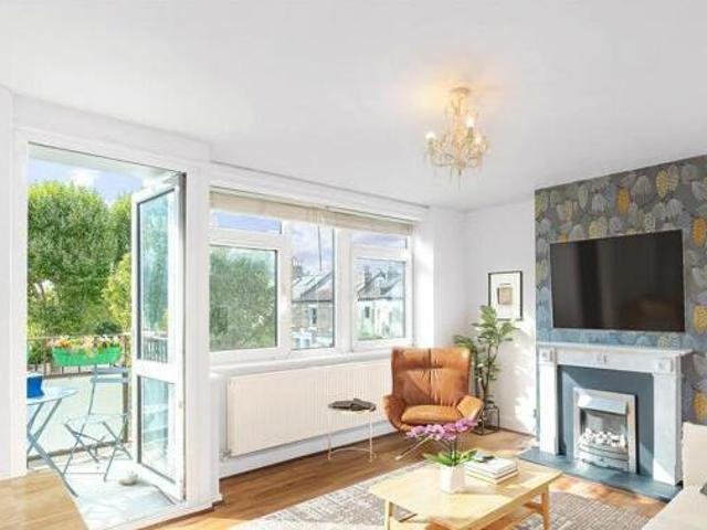 Lebanon Road, Wandsworth, 2 Bedroom Maisonette