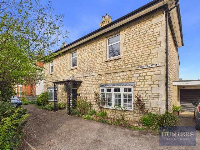 Leckhampton Road, Cheltenham, GL53 0DH 3 bed apartment to rent £2,150 pcm £496 pw