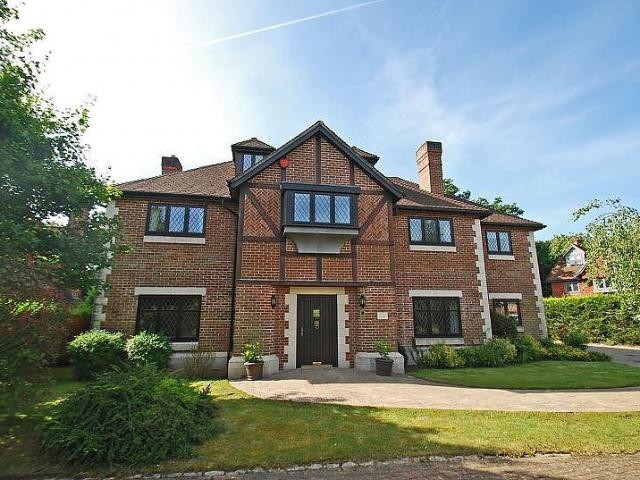 Ledborough Gate, Beaconsfield, HP9 6 bed detached house to rent £6,500 pcm £1,500 pw