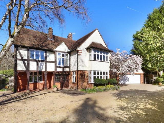 Ledborough Lane, Beaconsfield, HP9 5 bed detached house to rent £6,200 pcm £1,431 pw
