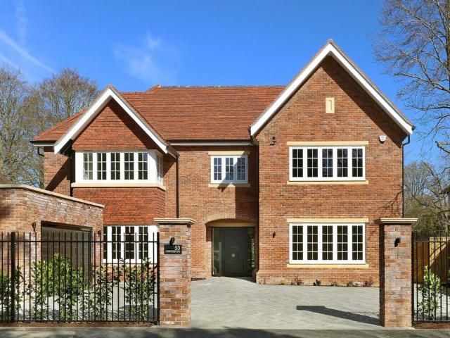 Ledborough Lane Beaconsfield HP9 6 bed detached house to rent £15,000 pcm £3,462 pw
