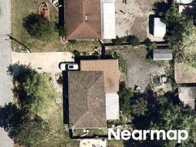 Ledbury Dr E
