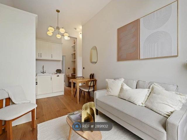 Ledbury Road, London W11, 2 bed flat to rent, £3,683 pcm | PrimeLocation