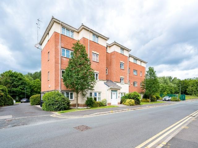 Ledgard Avenue, Leigh, Lancashire WN7, 3 bed flat to rent, £950 pcm | PrimeLocation
