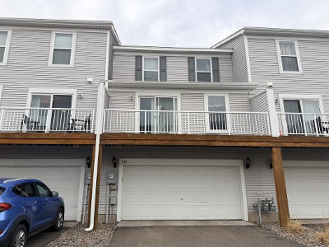 Ledgestone Dr