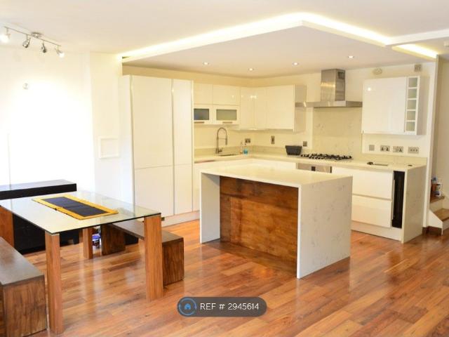 Leeward Court, London E1W, 3 bed flat to rent, £4,750 pcm | PrimeLocation