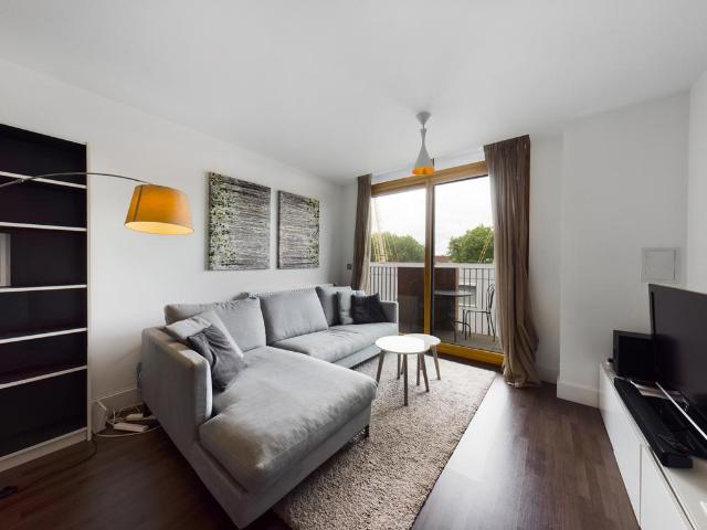 Leeward Court, 7 17 Yeoman Street. 1 bed flat to rent £1,850 pcm £427 pw