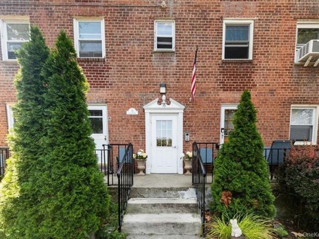 Leewood Cir Apt R, Eastchester, Property For Sale