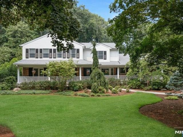 Lee Ct, Wyckoff, Home For Sale