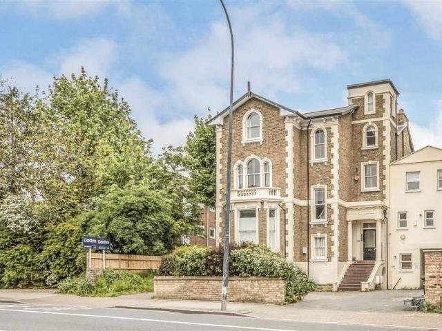 Lee High Road, London SE12 2 bed flat to rent £1,850 pcm £427 pw
