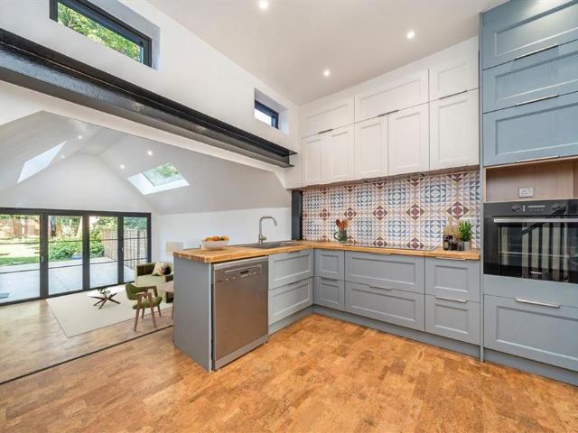 Lee High Road, London SE12 2 bed house to rent £2,600 pcm £600 pw