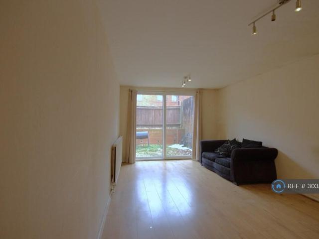Lee, London, SE12 2 bed flat to rent £1,800 pcm £415 pw