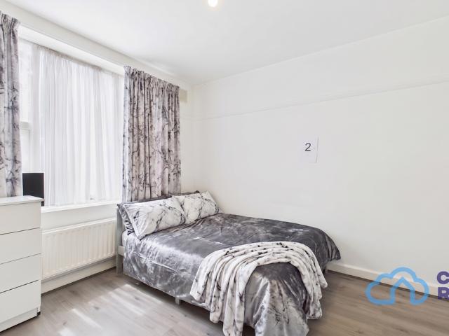 Lee, Lewishman SE12, Room to rent, £730 pcm | PrimeLocation