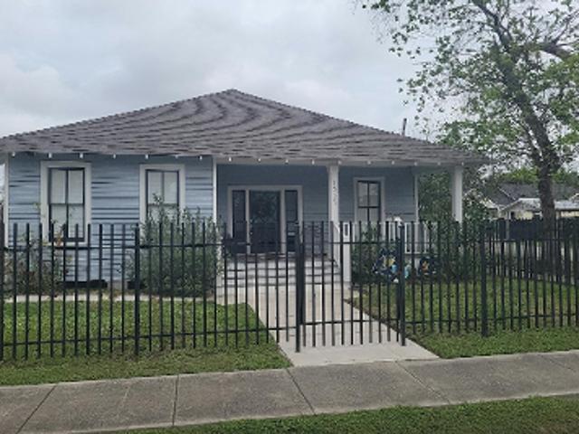 Lee St