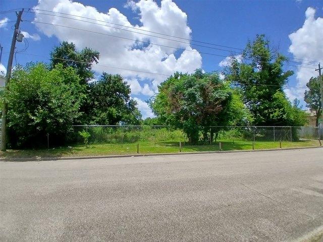 Lee St, Houston, TX 77026