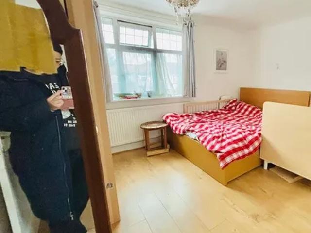 Lee Road, London, UB6 7DD, United Kingdom | Room for rent #113806270 | Rentberry