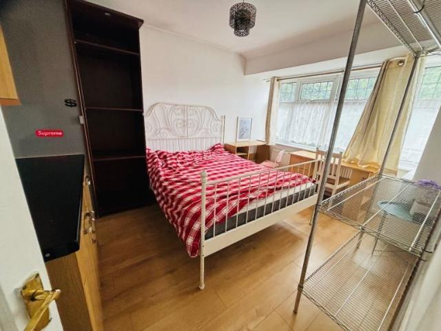 Lee Road, Perivale UB6, Room to rent, £850 pcm | PrimeLocation