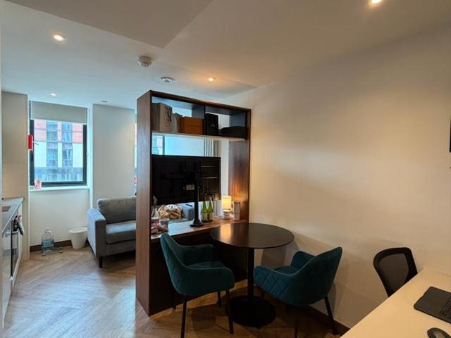 Leeds City Centre 1bed flat– £220/week half price