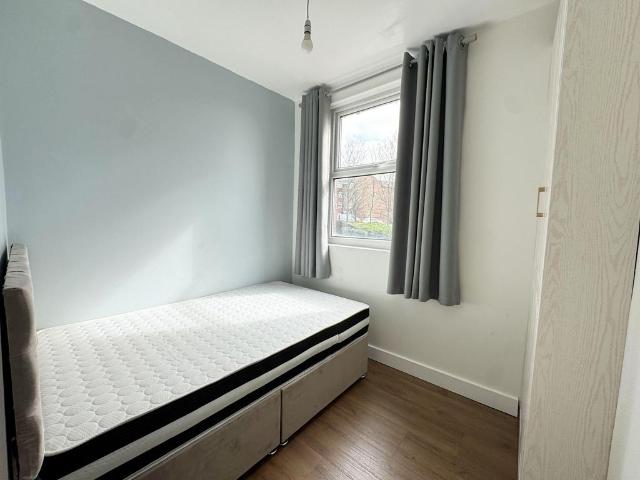 LEEDS LS3 1 bed in a house share to rent £2,167 pcm £500 pw