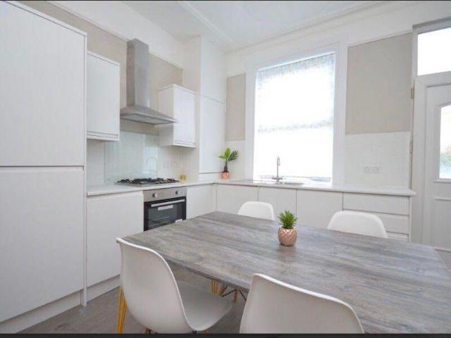 Leeds LS4 5 bed terraced house to rent £1,798 pcm £415 pw