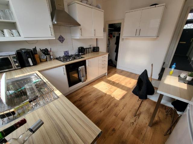 Leeds LS6 4 bed terraced house to rent £1,575 pcm £363 pw