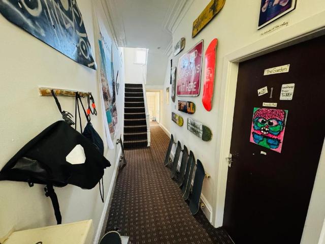 Leeds LS6 5 bed semi detached house to rent £2,903 pcm £670 pw
