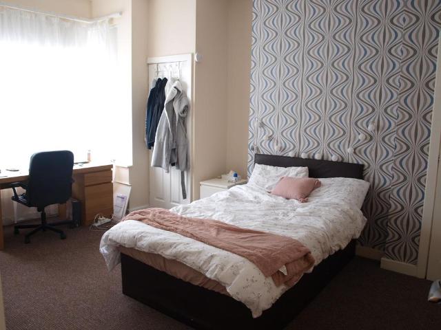 Leeds LS6 8 bed terraced house to rent £3,467 pcm £800 pw