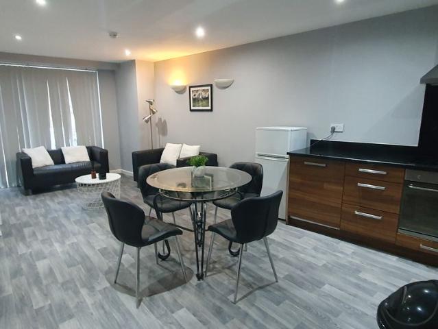Leeds Road, Bradford BD1, 2 bed flat to rent, £950 pcm | PrimeLocation