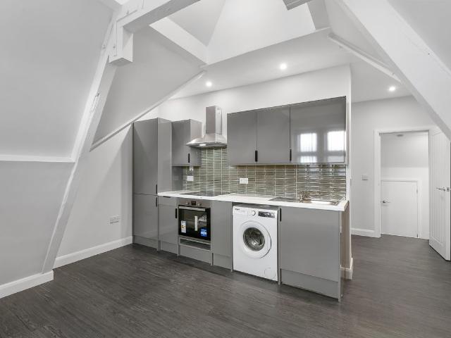 Leeds Road, Hipperholme, Halifax HX3, 1 bed flat to rent, £750 pcm | PrimeLocation