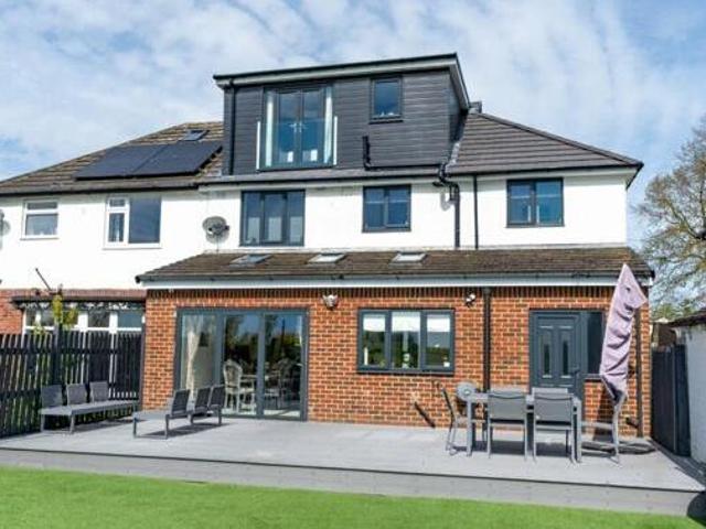 Leeds Road, Scholes, 4 Bedroom Semi detached