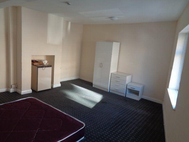 Leeds Road, Thornbury, Bradford BD3, Room to rent, £400 pcm | PrimeLocation