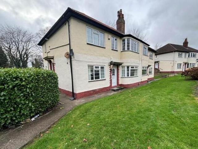 Leeds, Sandringham Drive, West Yorkshire, 2 Bedroom Flat
