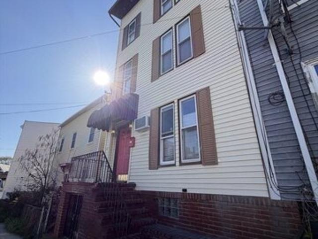 Leeds St, Boston, Home For Sale