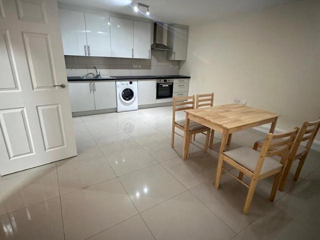 Leeland Road, London W13 1 bed apartment to rent £1,600 pcm £369 pw