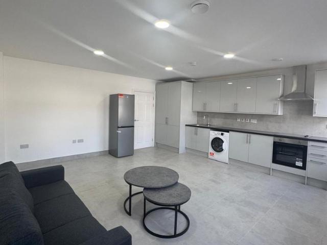 Leeland Road, London W13 2 bed flat to rent £2,200 pcm £508 pw