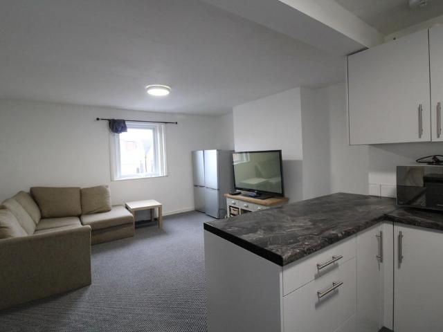 Leen Gate, Lenton 5 bed flat to rent £2,000 pcm £462 pw