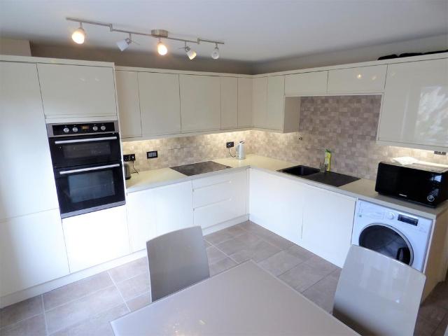 Leerdam Drive, London E14 3 bed terraced house to rent £2,800 pcm £646 pw