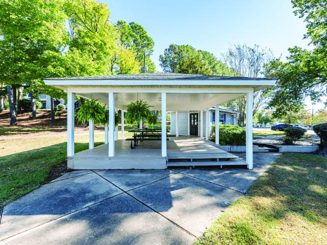Lee's Crossing Apartment Homes 3 Bedroom Apartment for Rent at 119 Old Airport Rd, Lagrange, GA 30240